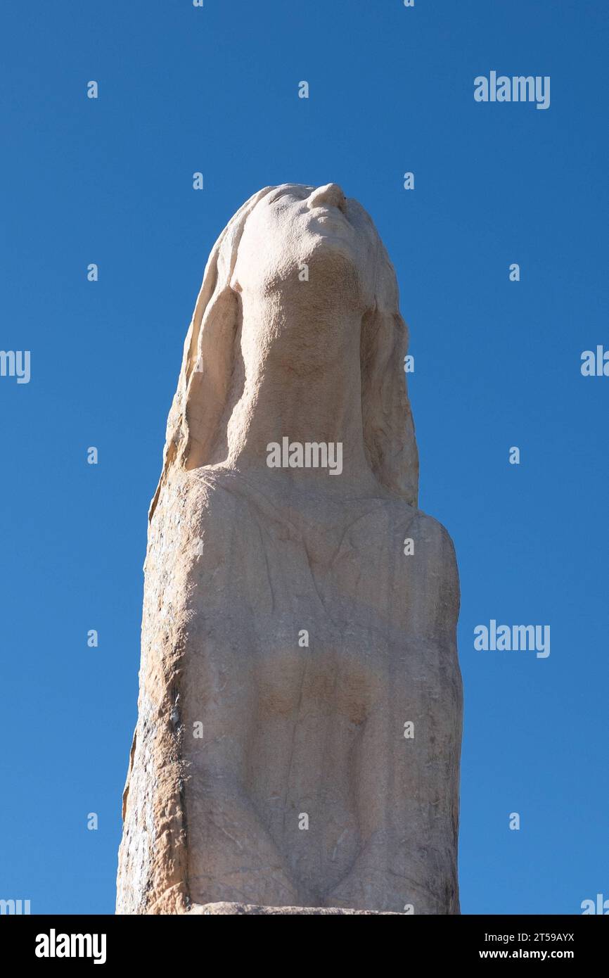 Denkmal fuer die Frauen, die vom Hafen von Lavrion aus auf Makronissos ...