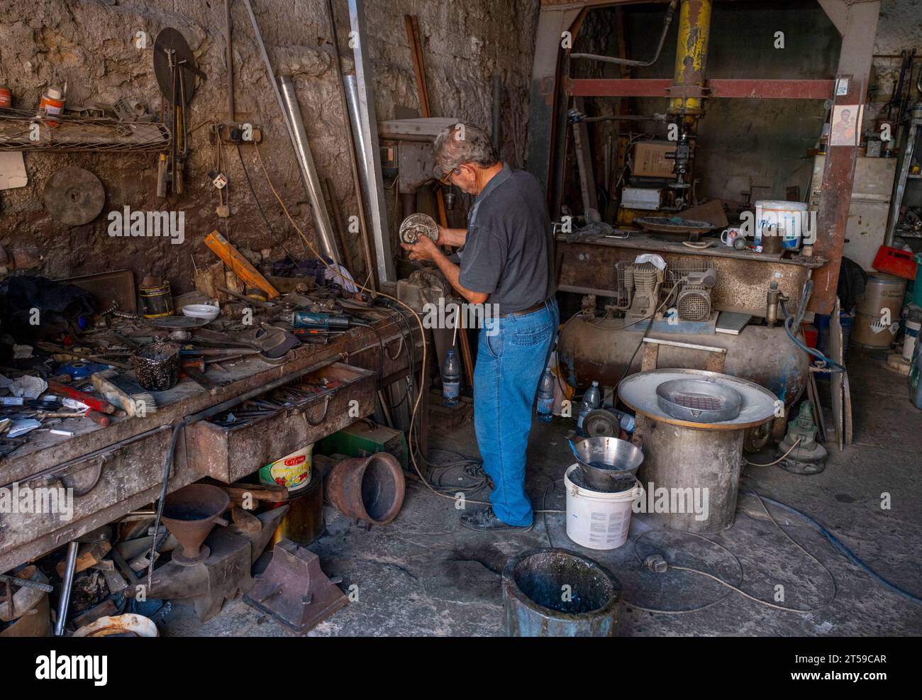 Old workshop hi-res stock photography and images - Alamy