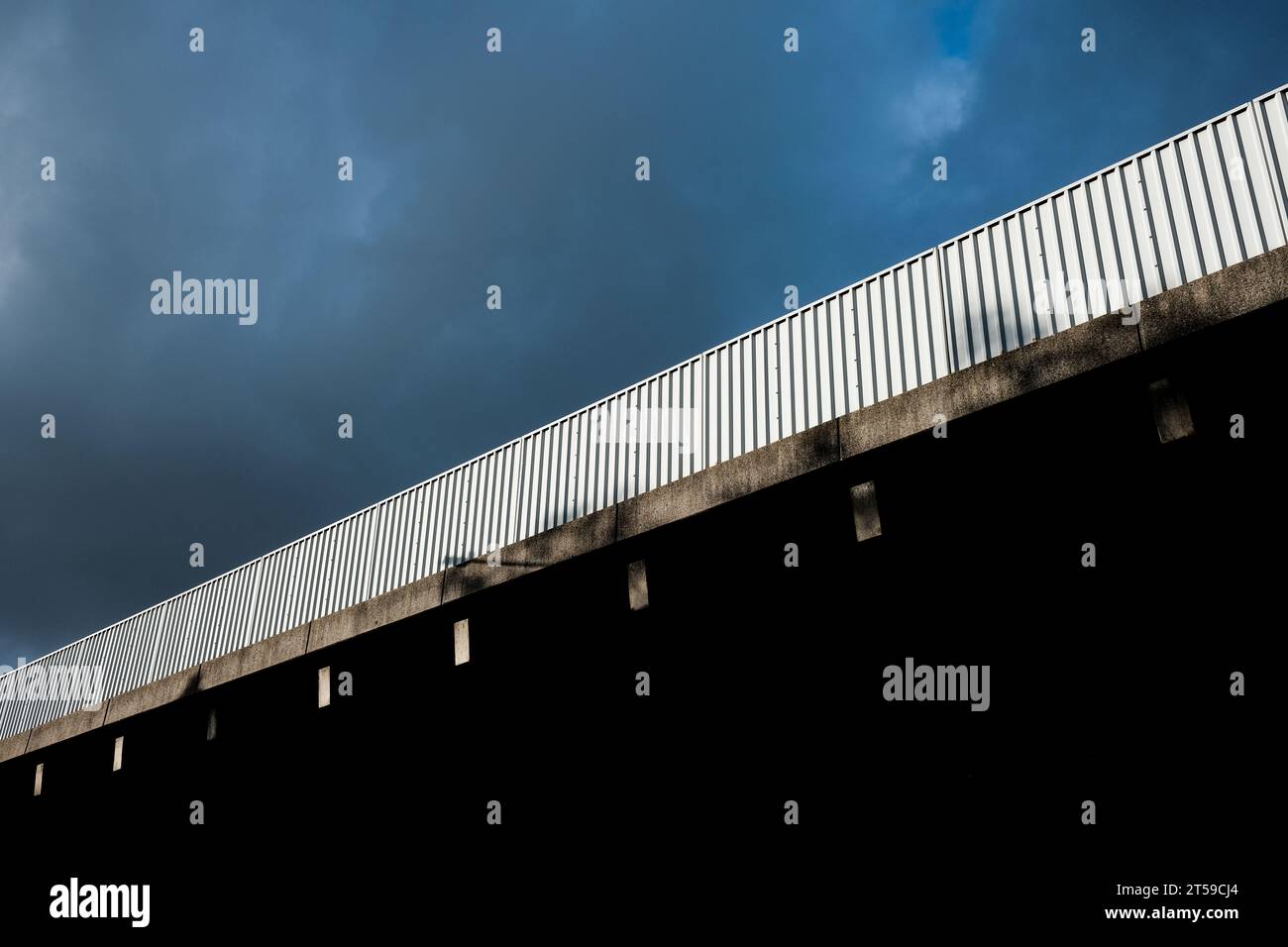 London motorway flyover hi-res stock photography and images - Alamy