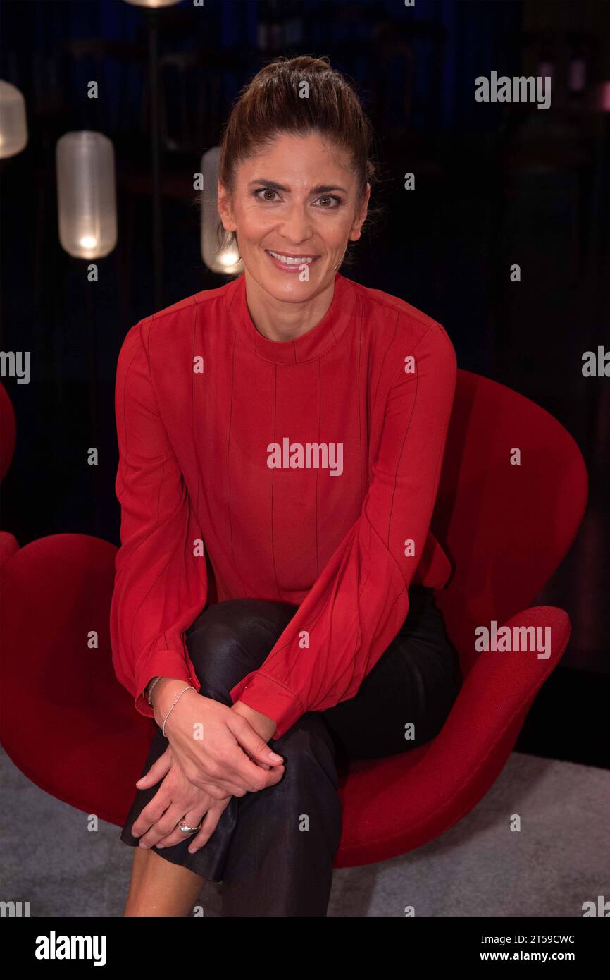 Katty SALIE, Moderatorin, Portraet, Porträt, Portrait, Angeschnittenes ...