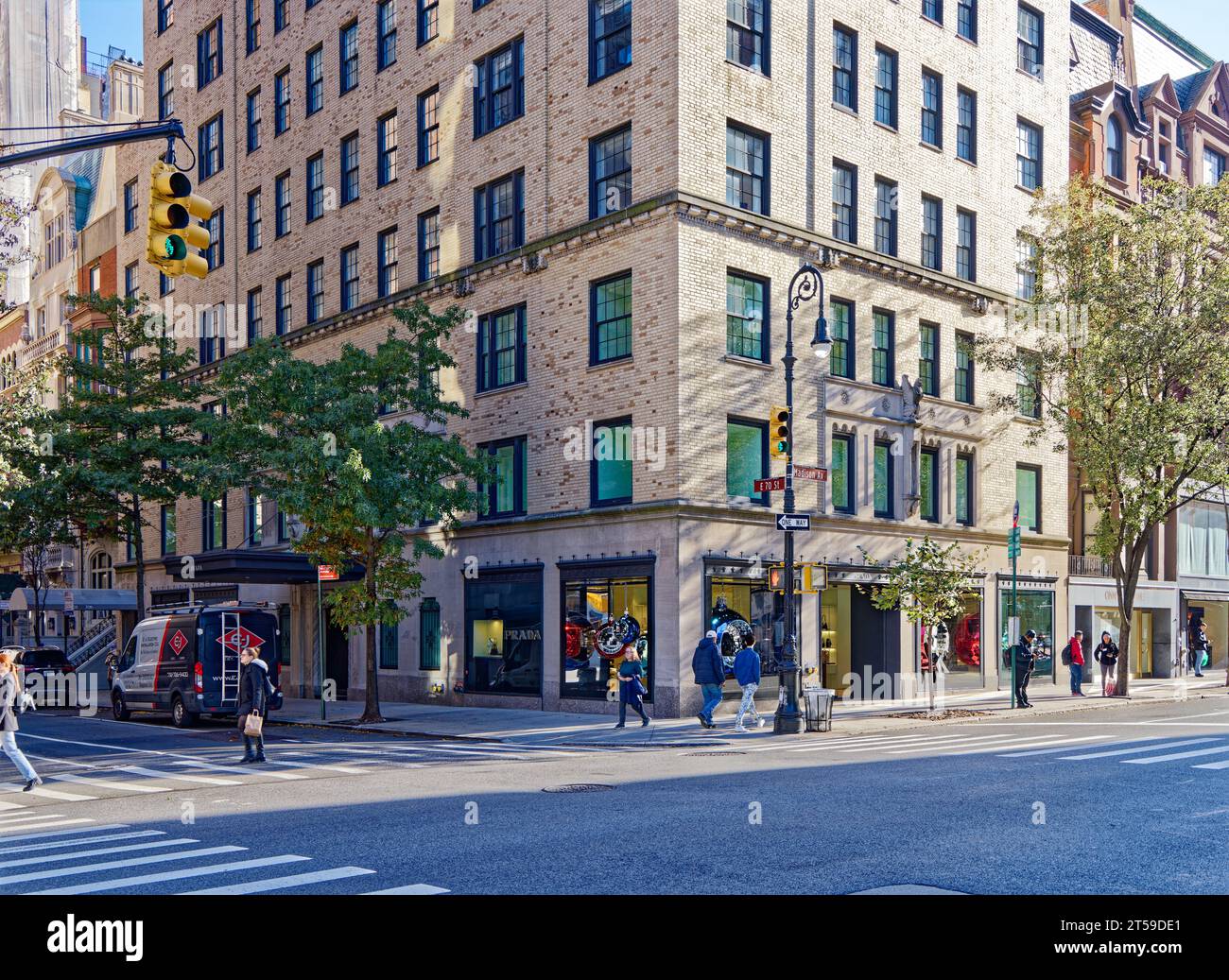 28 east 70th street hi-res stock photography and images - Alamy