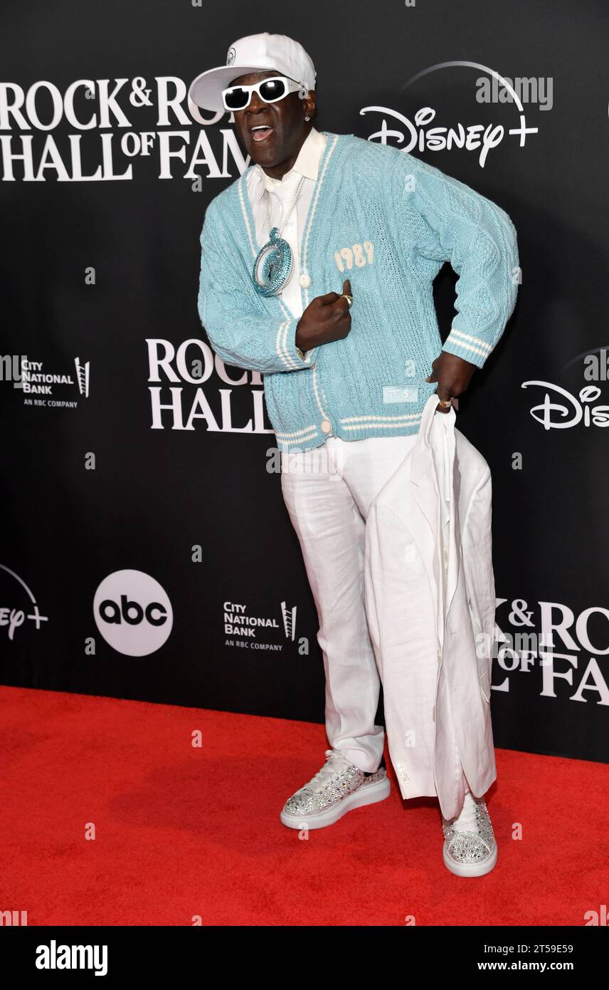 Flavor Flav arrives at the Rock & Roll Hall of Fame Induction Ceremony ...