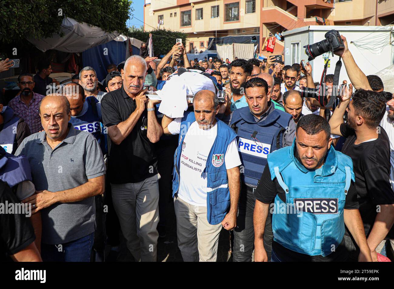 Gaza. 3rd Nov, 2023. Palestinian journalists attend a funeral of ...