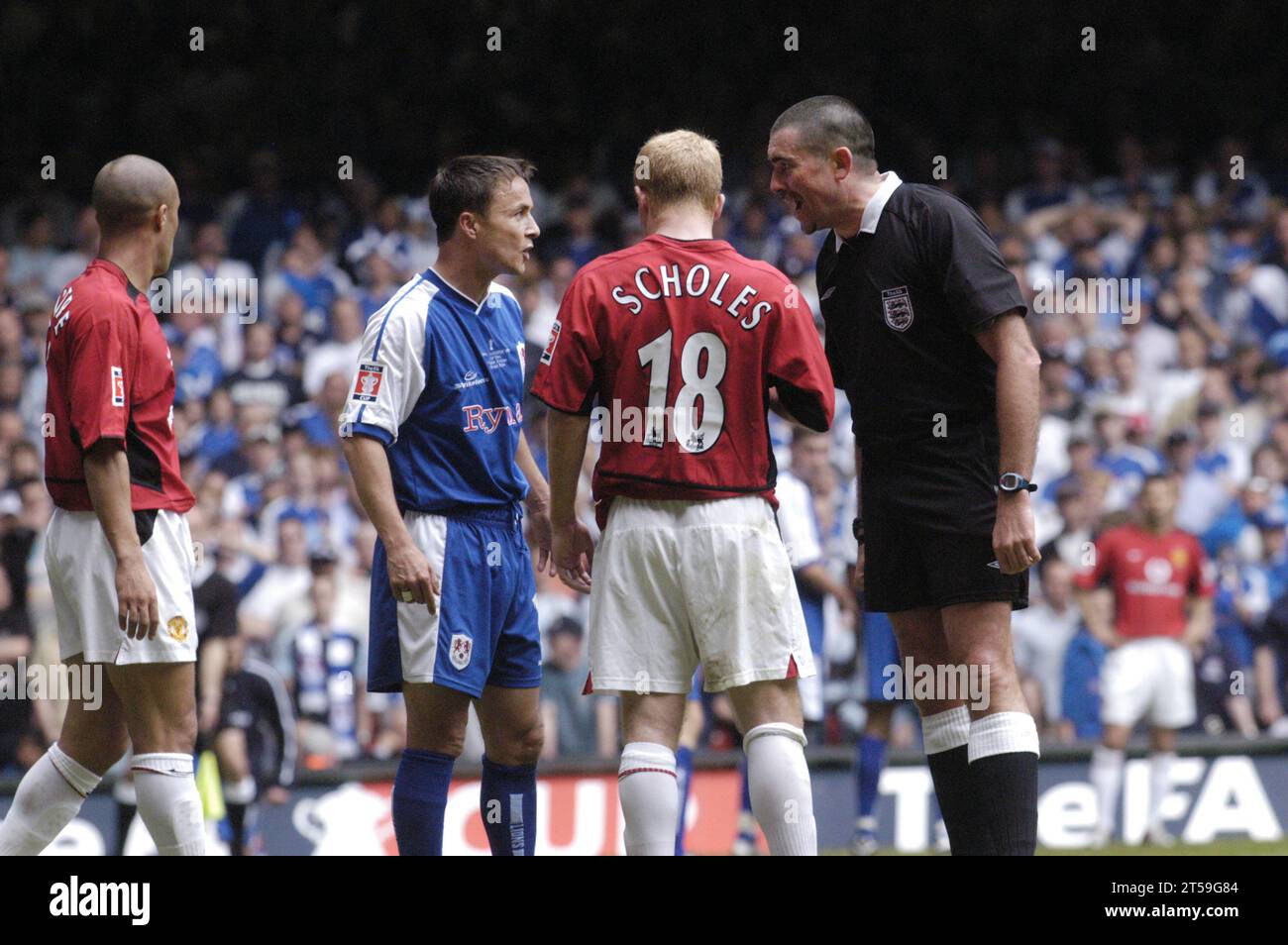 Fa referee hi-res stock photography and images - Alamy