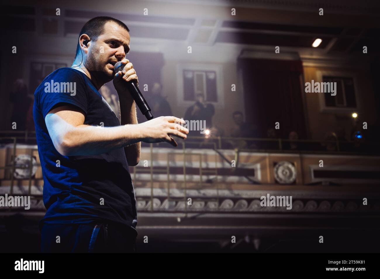 Mike skinner crowd interaction hi-res stock photography and images - Alamy