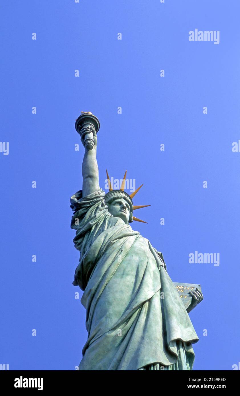 Statue of Liberty replica in Paris, France Stock Photo - Alamy