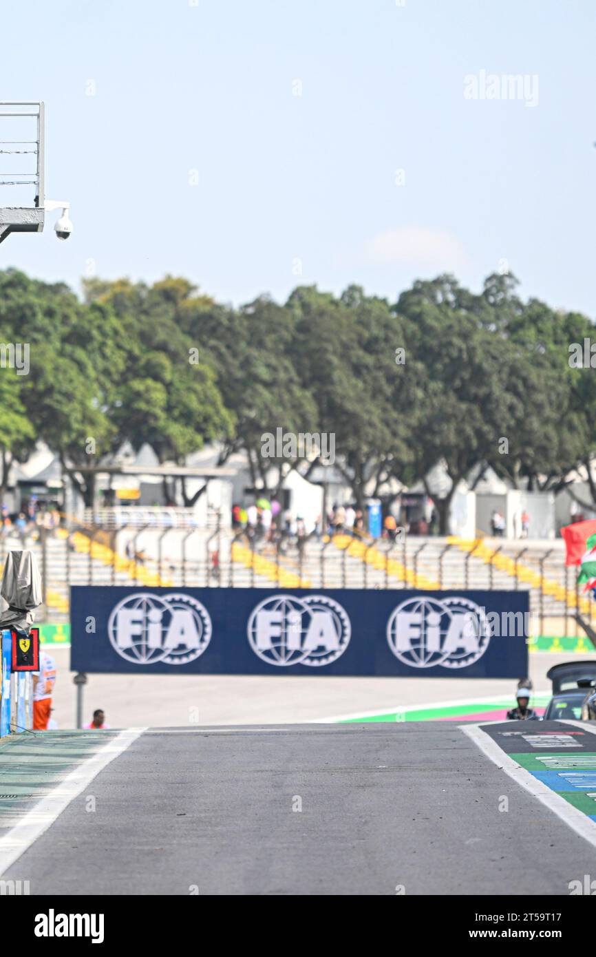 Formel 1 pit lane view hi-res stock photography and images - Alamy