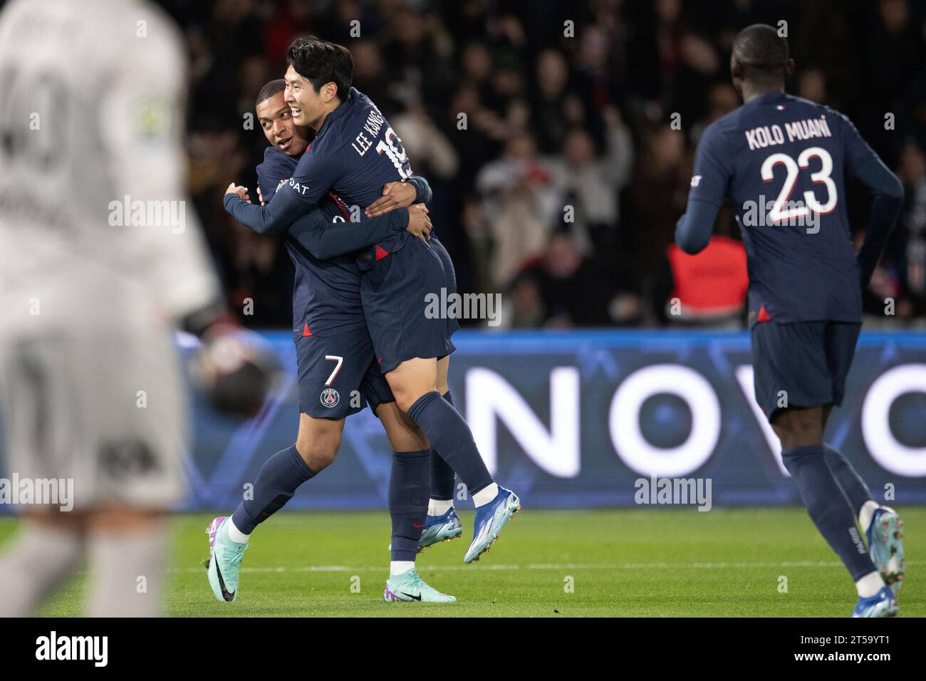 Paris, France. 3rd Nov, 2023. Paris Saint-Germain's Kylian Mbappe (L ...