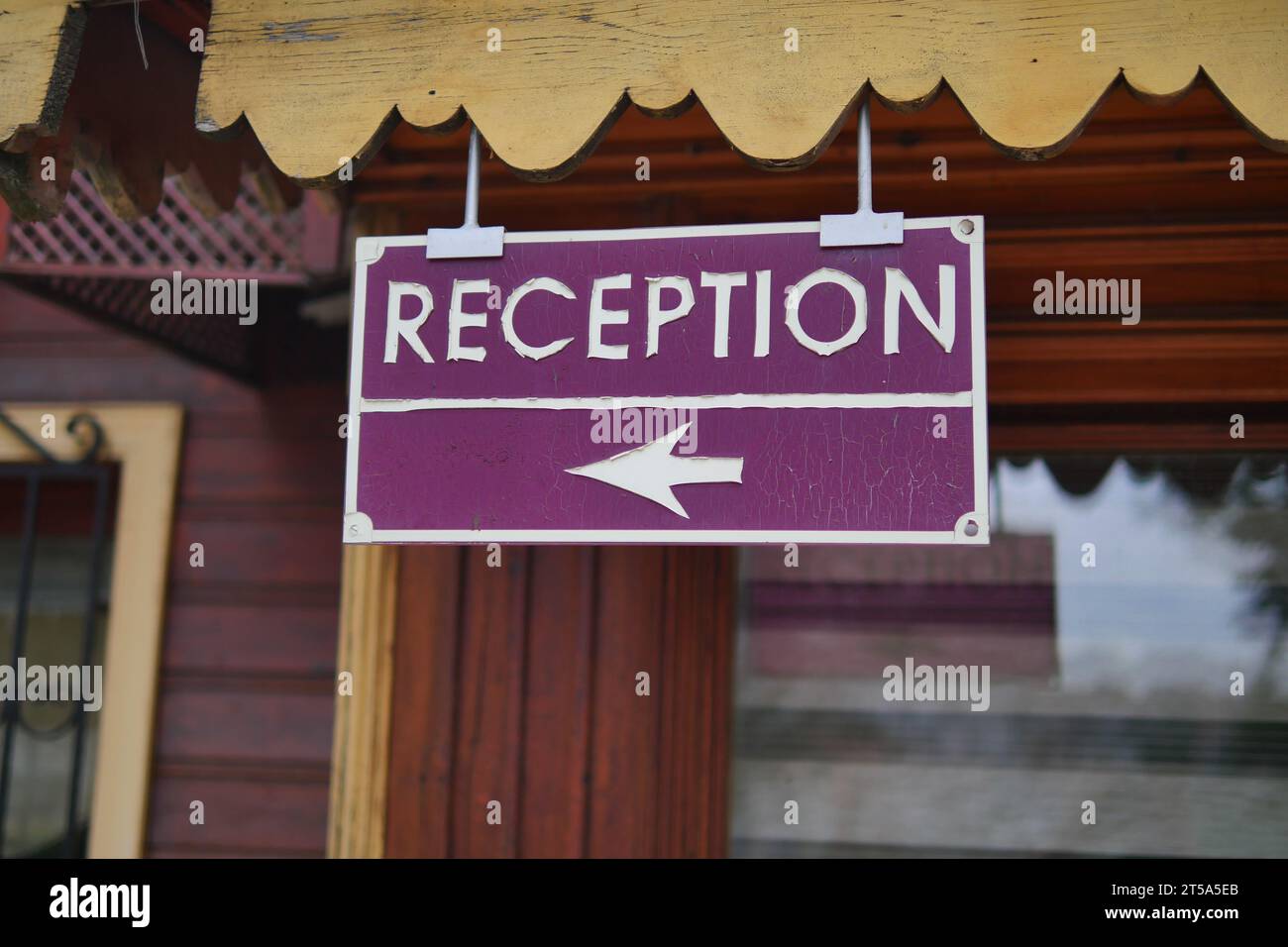 Hotel reception sign. Welcome sign Stock Photo - Alamy