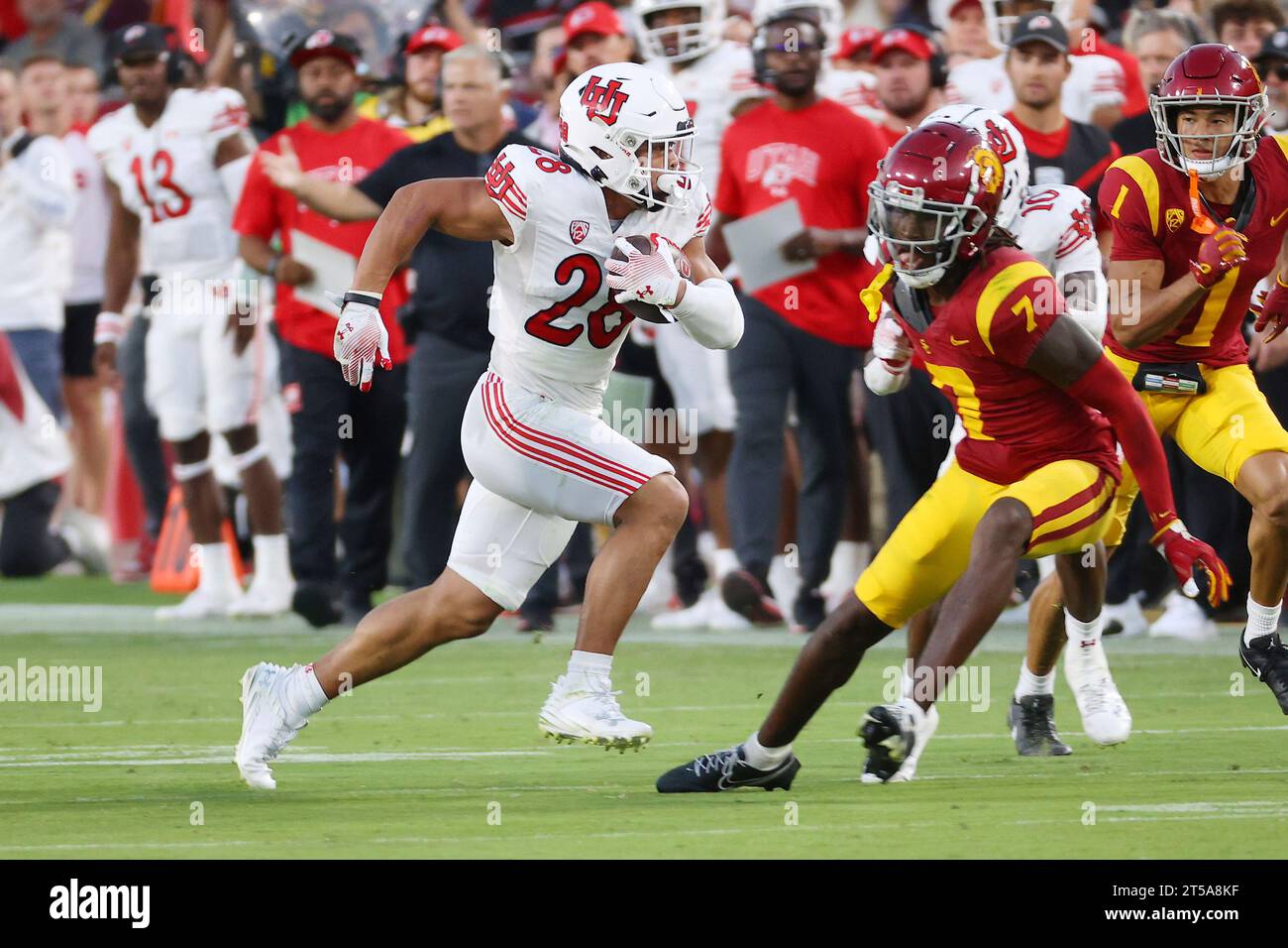 Utah Utes running back/safety Sione Vaki (28) runs upfield during an ...