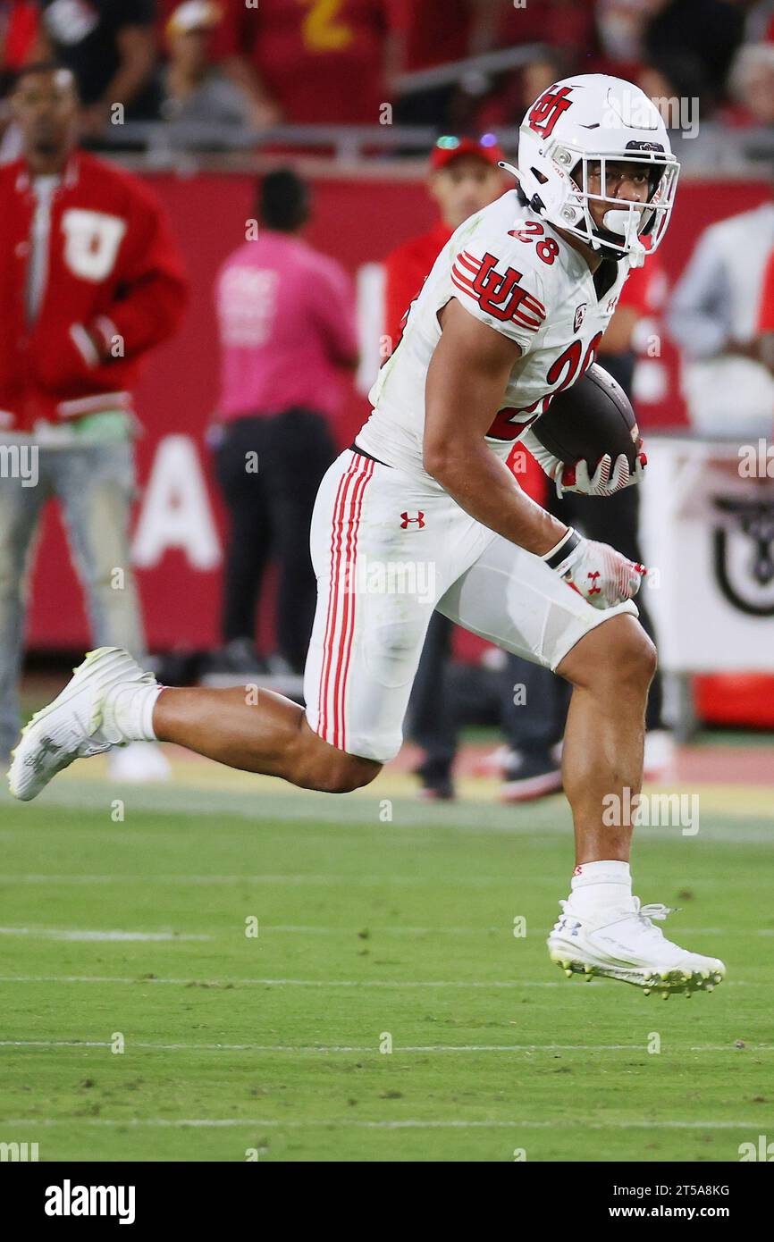 Utah Utes running back/safety Sione Vaki (28) runs upfield during an ...