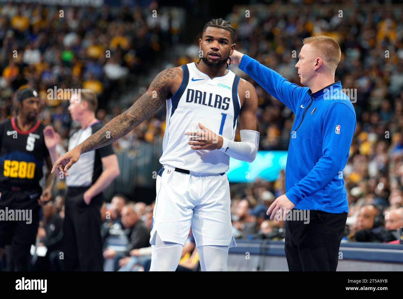 Dallas Mavericks guard Jaden Hardy, front left, confers with assistant ...