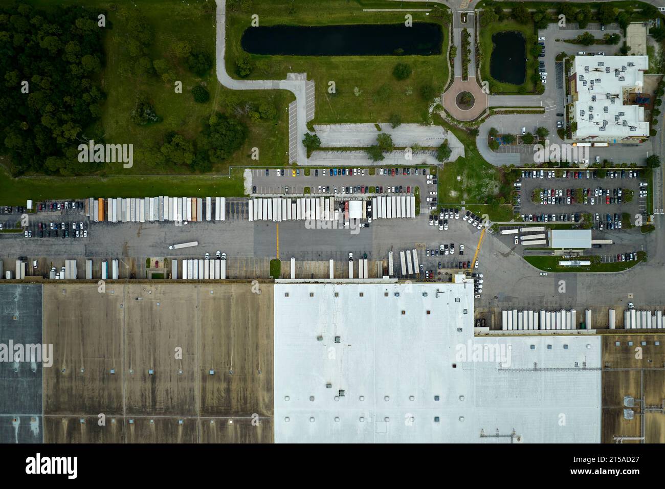 Supermarket loading area hi-res stock photography and images - Alamy