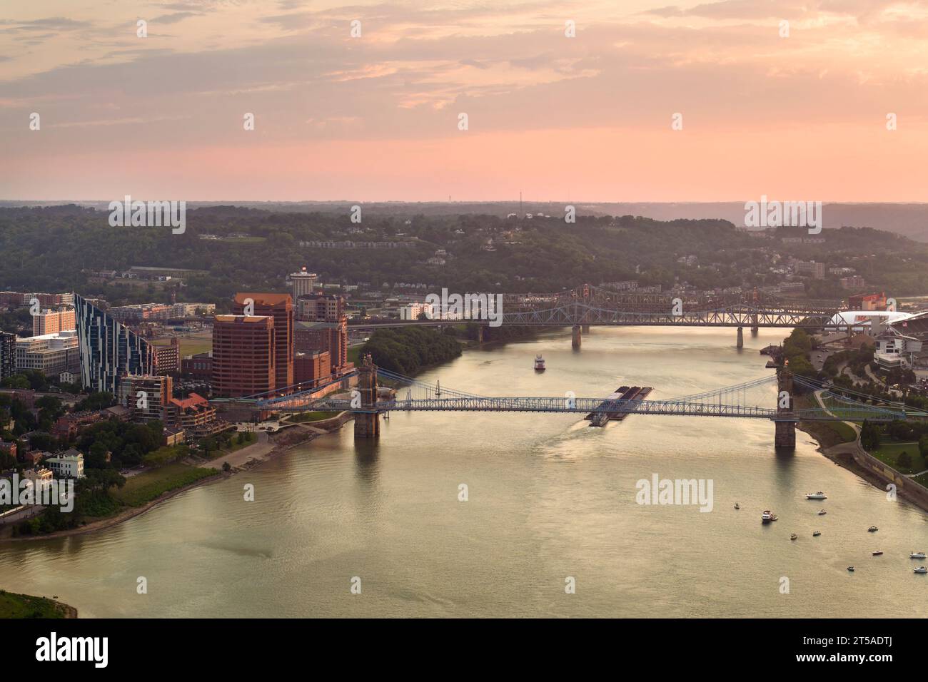 Covington Kentucky. Evening urban landscape of downtown district in USA ...