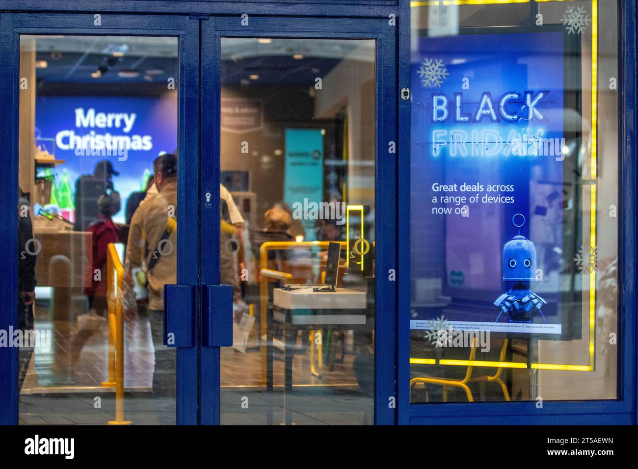 EE & BT, telecom & broadband Black Friday Sales Shops, shoppers ...