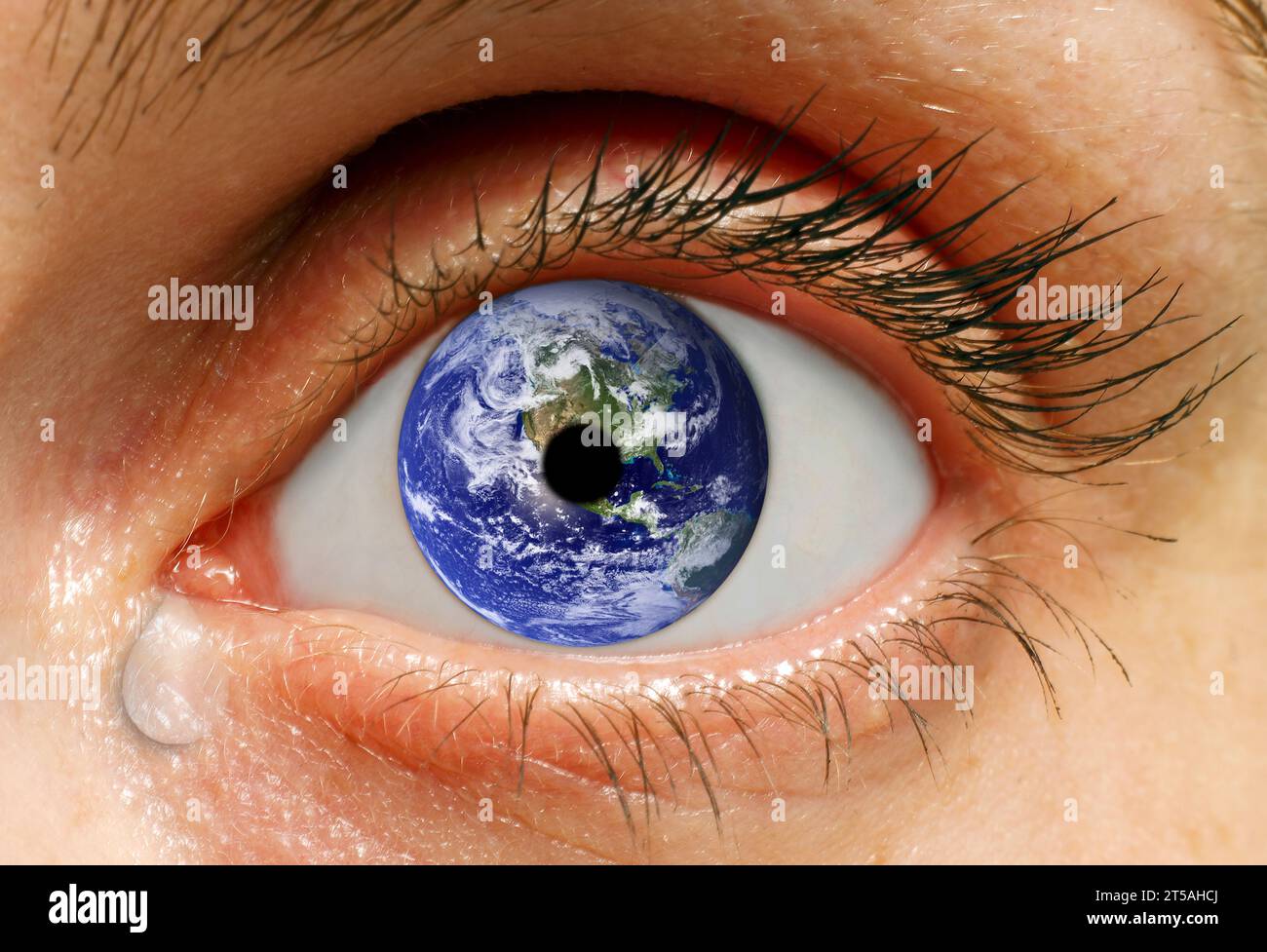 Human eye with planet earth hi-res stock photography and images - Alamy