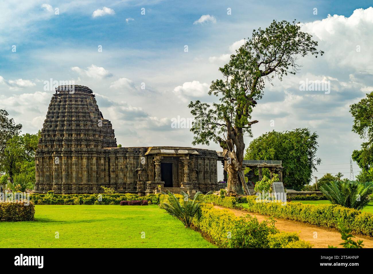 06 05 2015 Ancient Chalukya Shri Dambala Dodda Basappa Temple a 12th ...