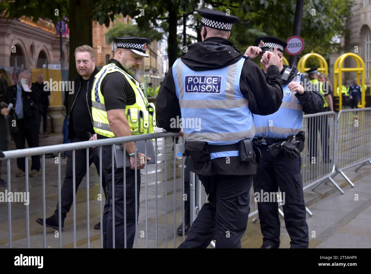Police bronze in charge hi-res stock photography and images - Alamy