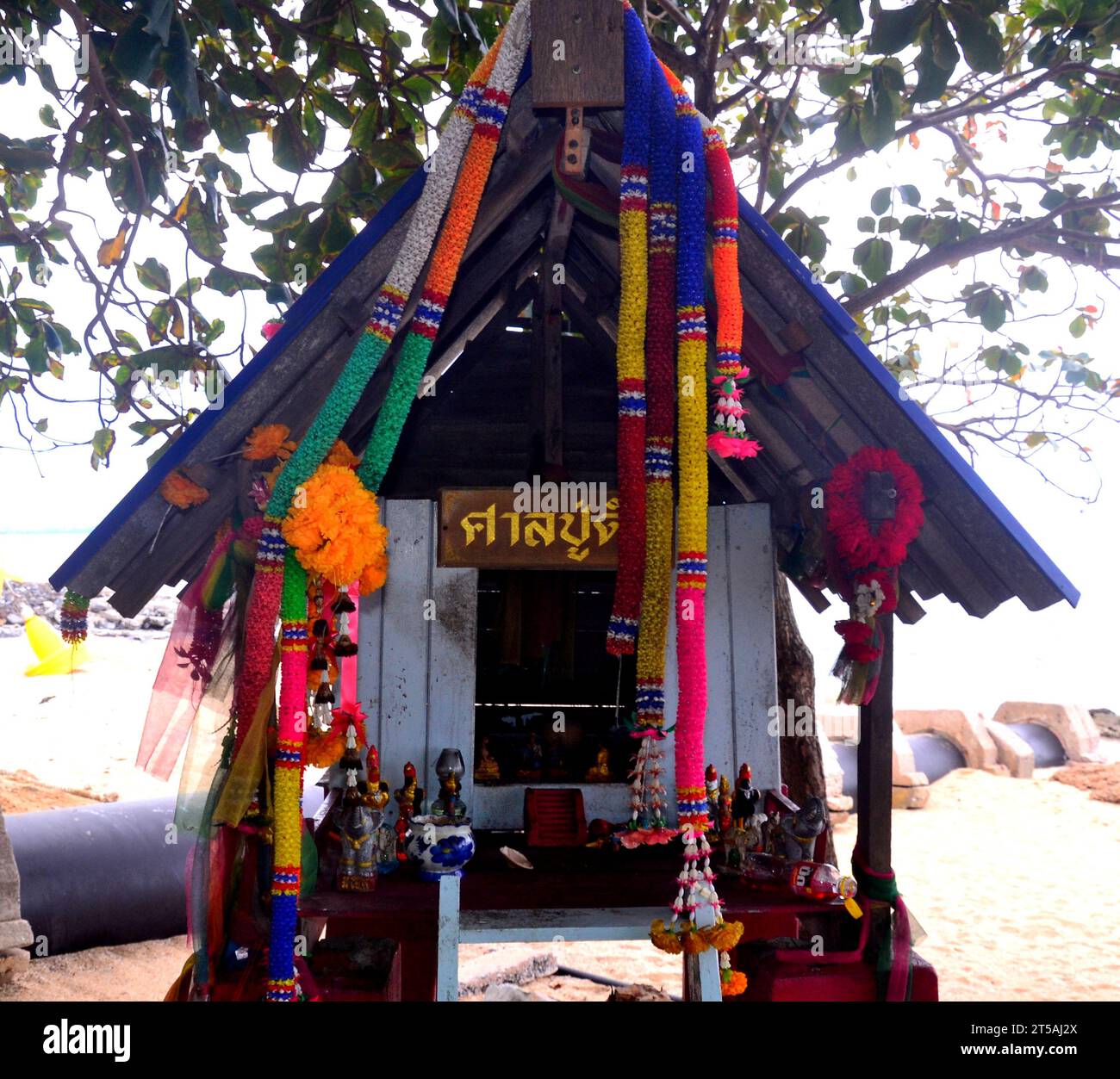 buddhist hut shrine, pattaya, thailand, south east asia Stock Photo - Alamy