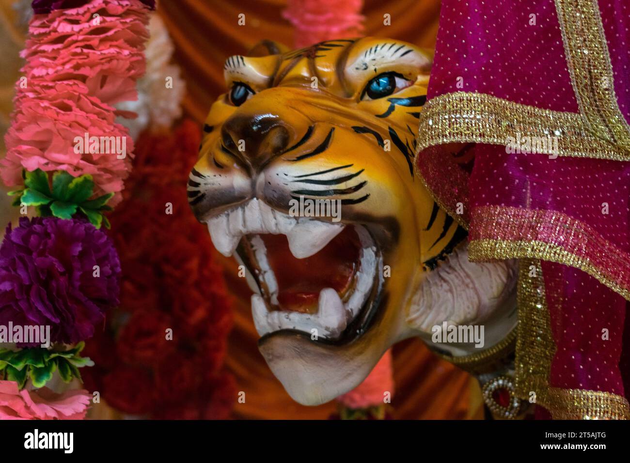Tiger india temple hi-res stock photography and images - Alamy