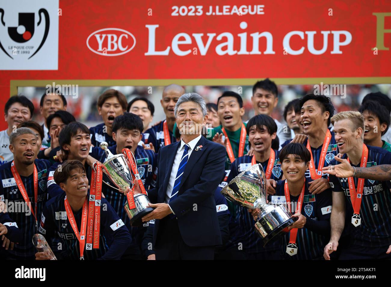 Manager of Avispa Fukuoka Shigetoshi Hasebe holds the trophy of the J.LEAGUE YBC LEVAIN CUP ...