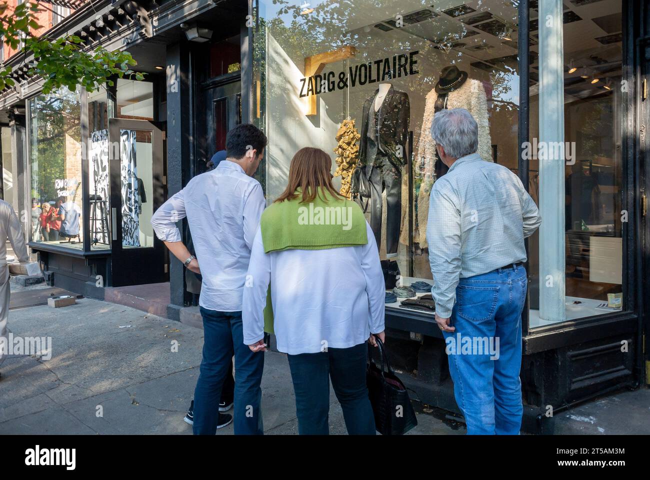 New York City, NY, Street Scenes, Small Crowd People Shopping in Trendy ...