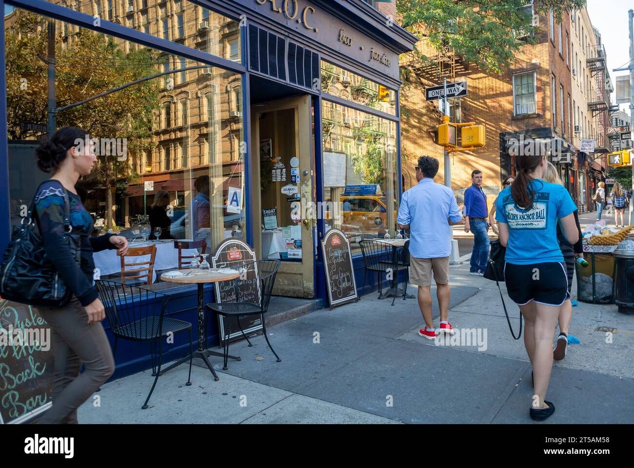 New York City, NY, Street Scenes, Small Crowd People Shopping in Trendy ...