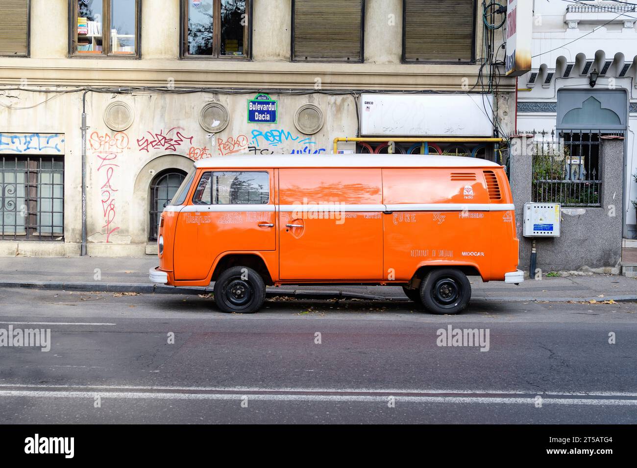 Iconic volkswagen minivan hippie hi-res stock photography and images ...