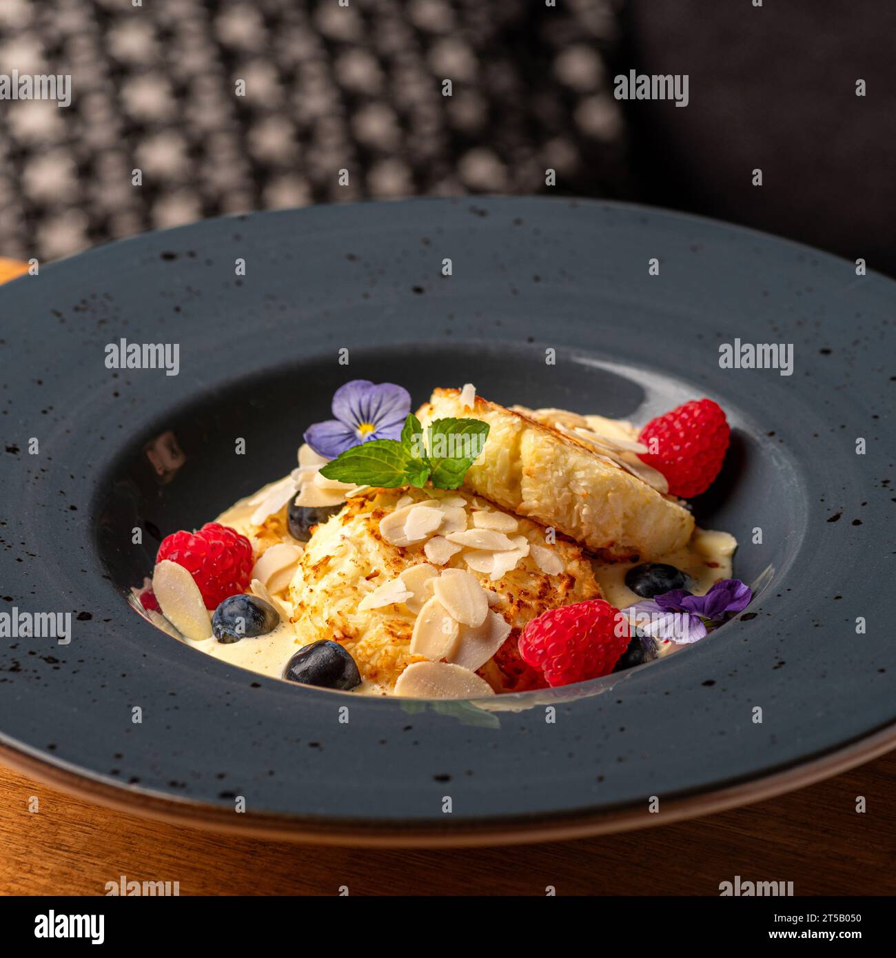 Vanila sauce hi-res stock photography and images - Alamy