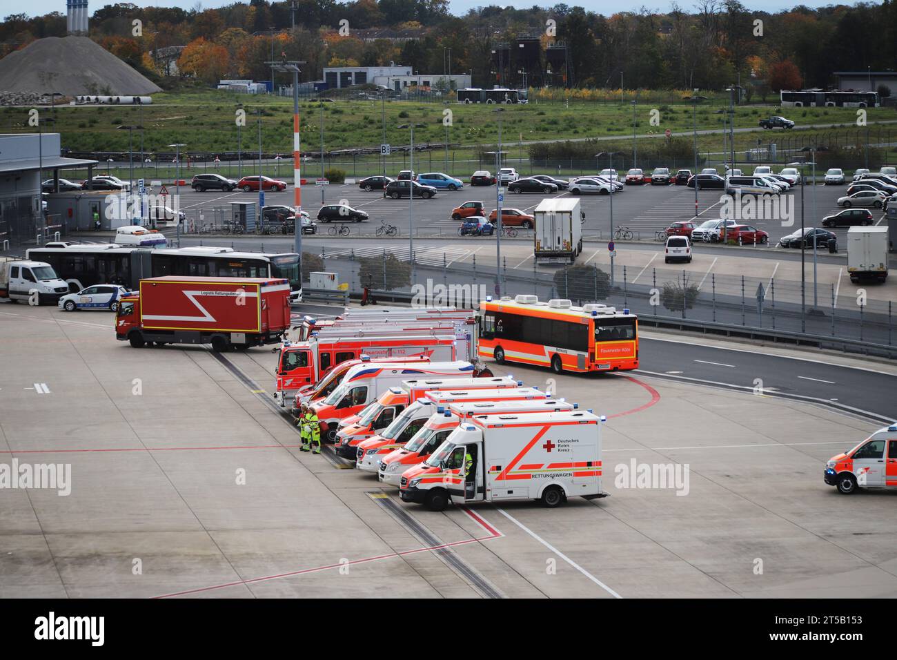 Cologne, Germany. 04th Nov, 2023. Emergency vehicles stand on the apron ...