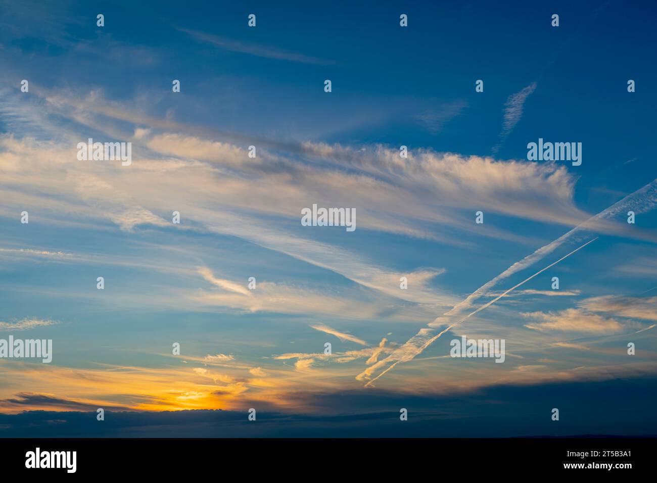 Cirrus clouds high level hi-res stock photography and images - Alamy