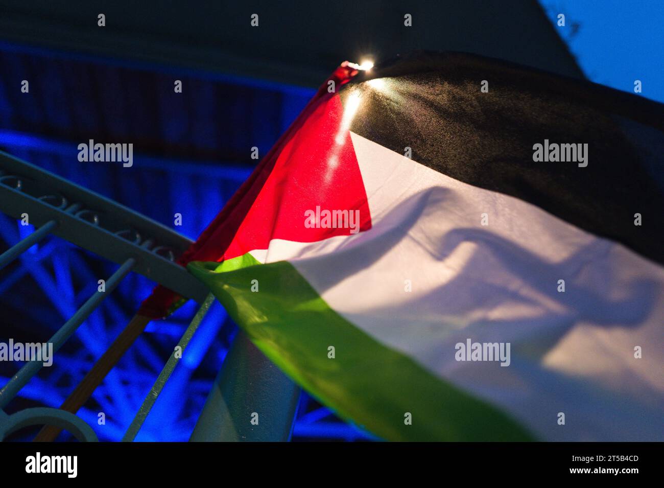 France burning fire flag war hi-res stock photography and images - Alamy