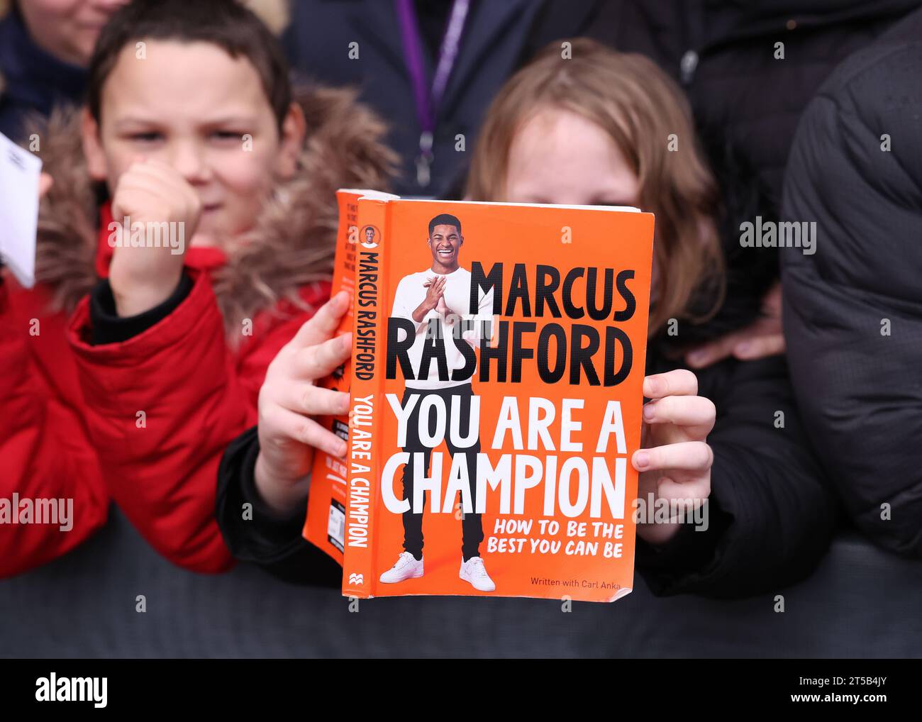London, UK. 4th Nov, 2023. A fan reads the book about Marcus Rashford ...