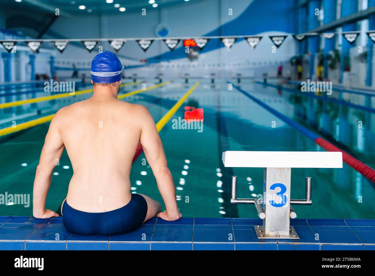 Scuba diver standing underwater hi-res stock photography and images - Alamy
