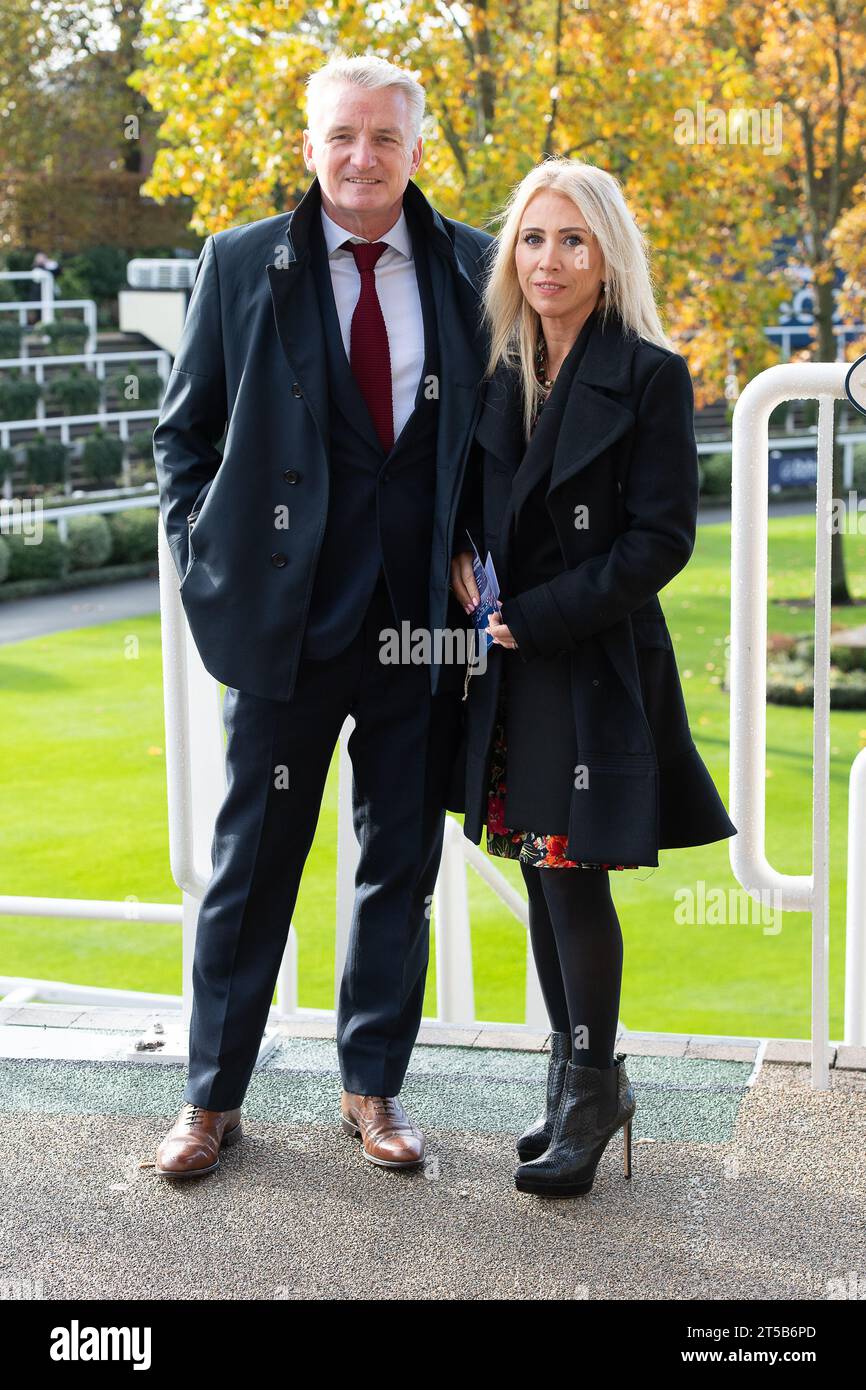 Ascot, Berkshire, UK. 4th November, 2023. Racegoers arriving at Ascot ...