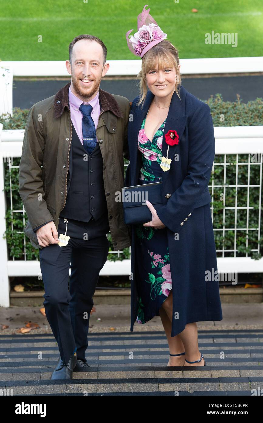 Ascot, Berkshire, UK. 4th November, 2023. Racegoers arriving at Ascot ...