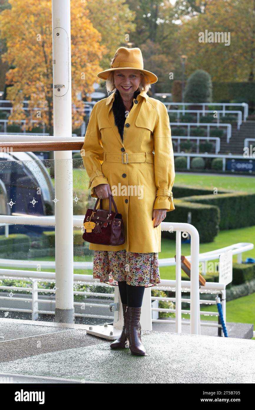 Ascot, Berkshire, UK. 4th November, 2023. Racegoers arriving at Ascot ...