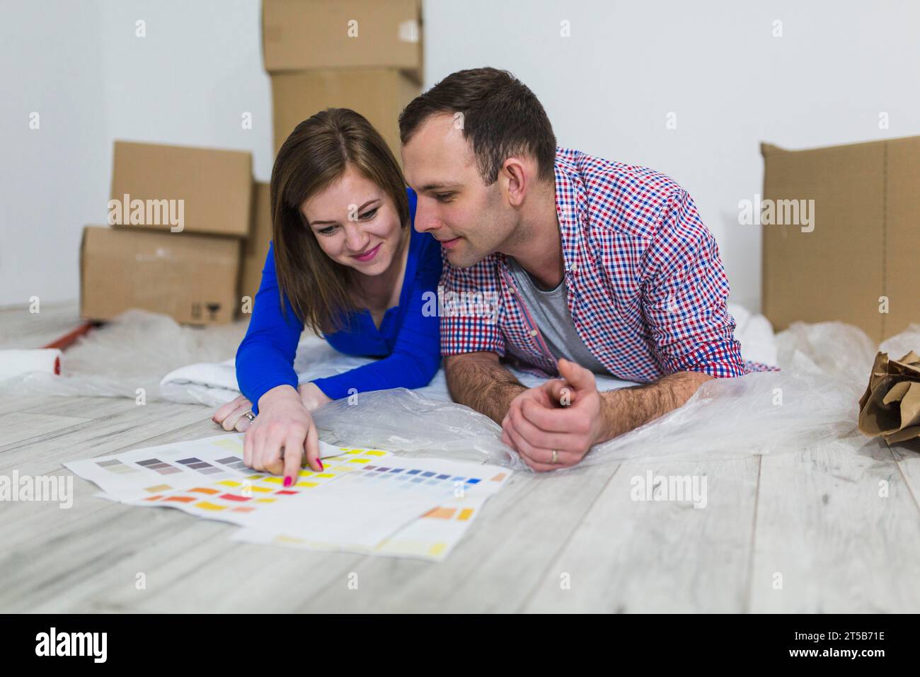 Couple choose interior design hi-res stock photography and images - Alamy