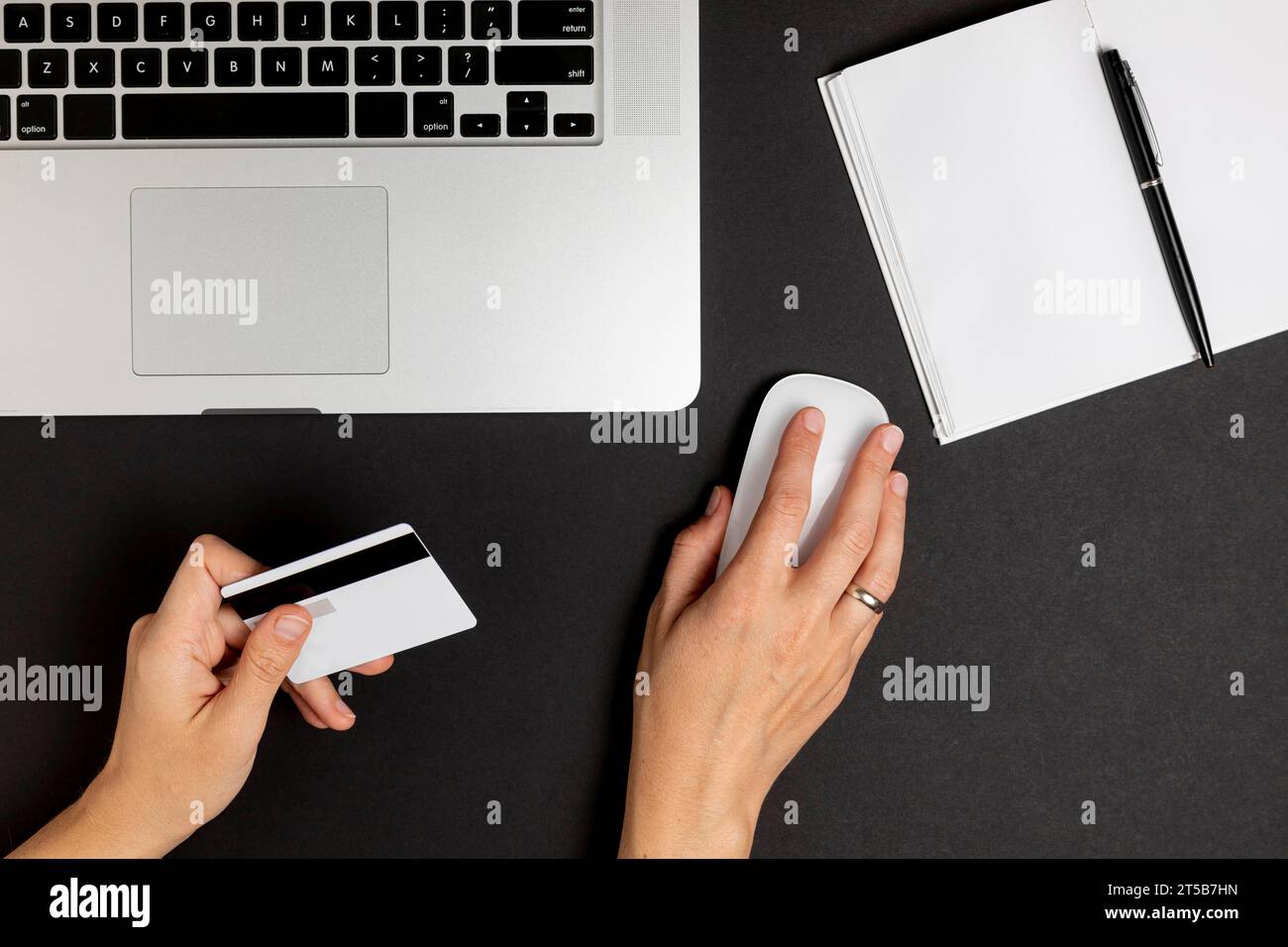 Hand using mouse holding credit card Stock Photo - Alamy