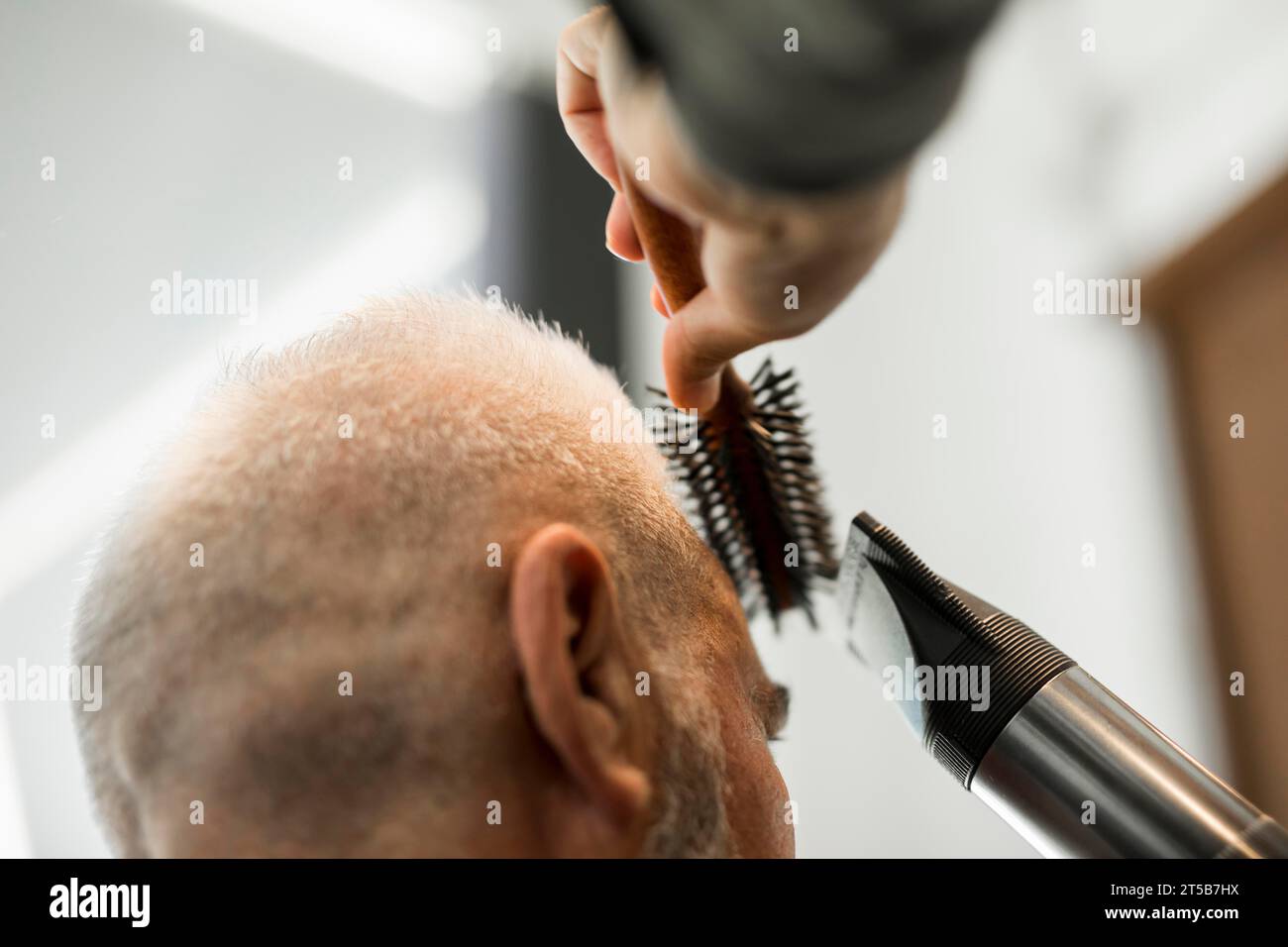 African style hairdresser hi-res stock photography and images - Alamy