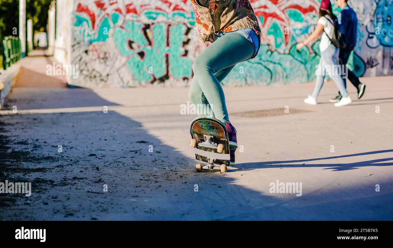 Girl riding longboard hi-res stock photography and images - Alamy