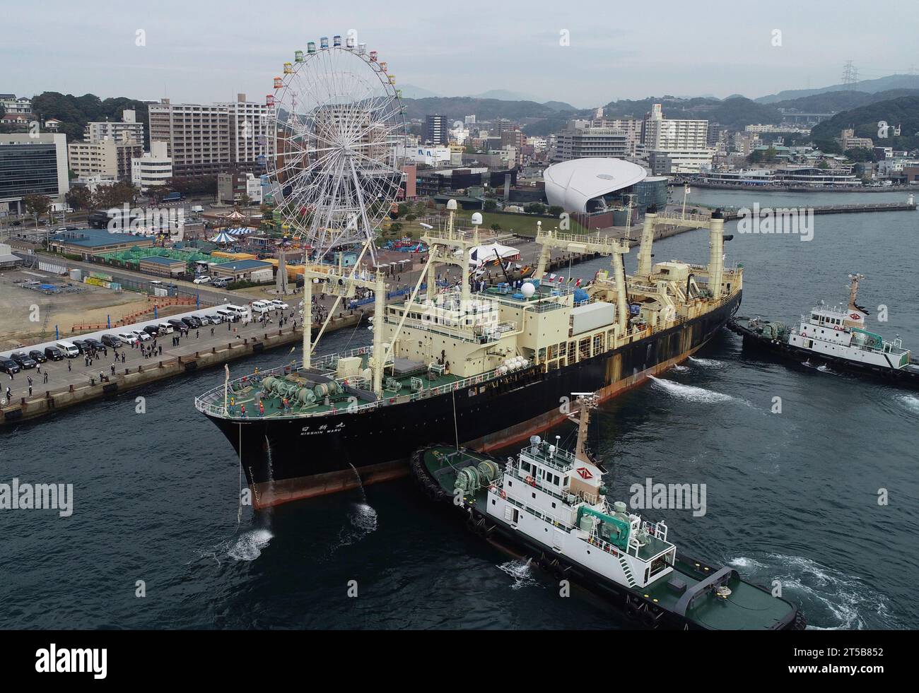 Japanese world's only whaling mother ship "Nisshin Maru" enters ...