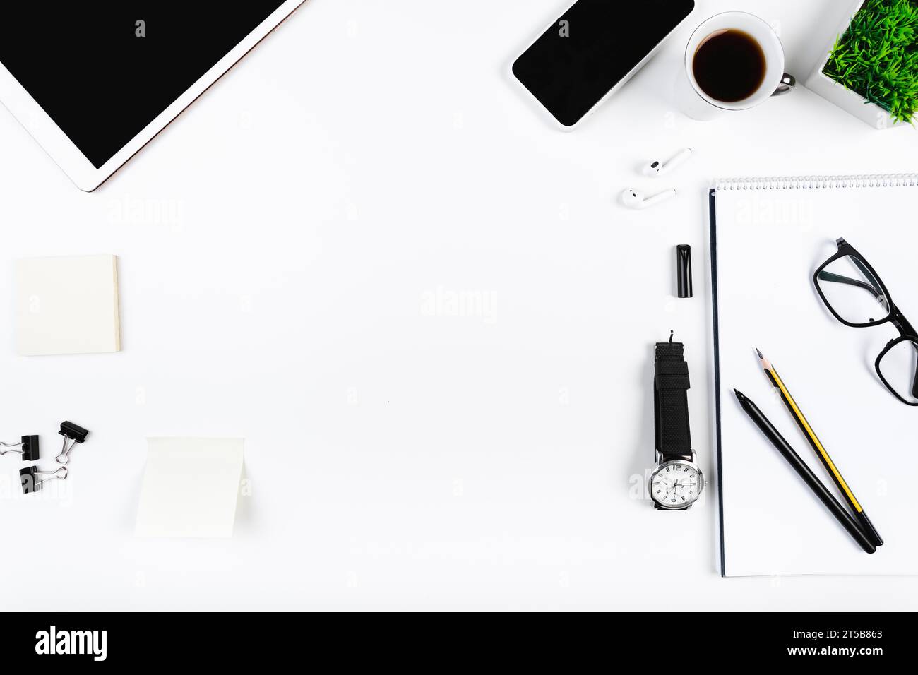 Office stationary equipment hi-res stock photography and images - Alamy