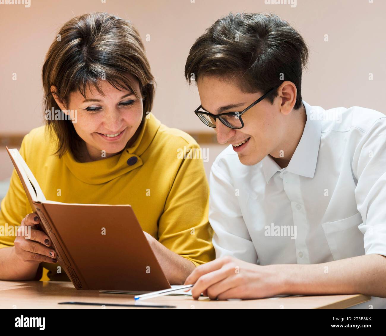 Teacher class explaining lesson student Stock Photo - Alamy