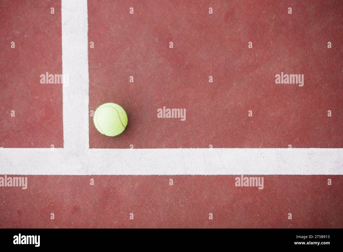 Top view tennis ball corner field Stock Photo - Alamy