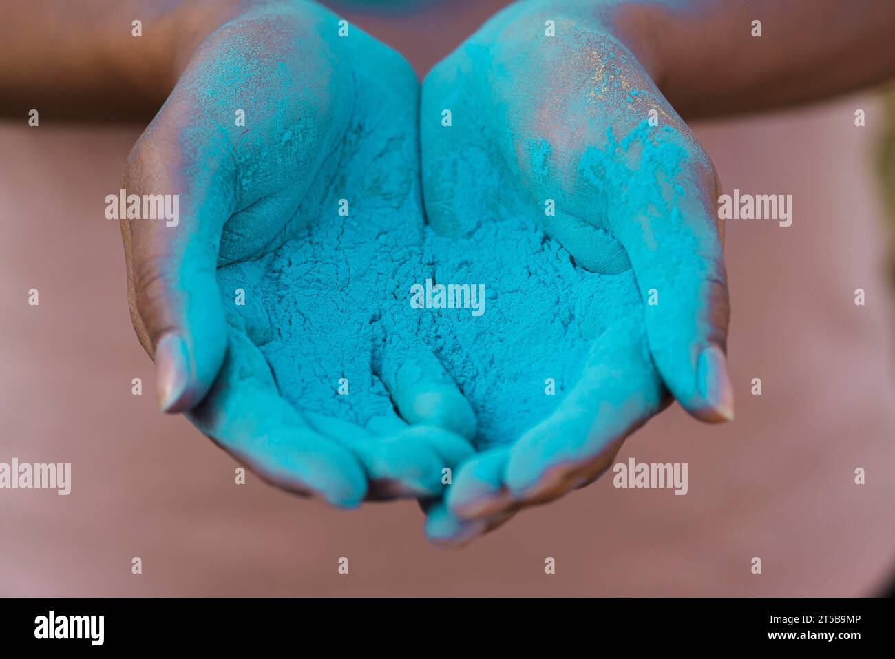 Close up hands holding blue powder Stock Photo - Alamy
