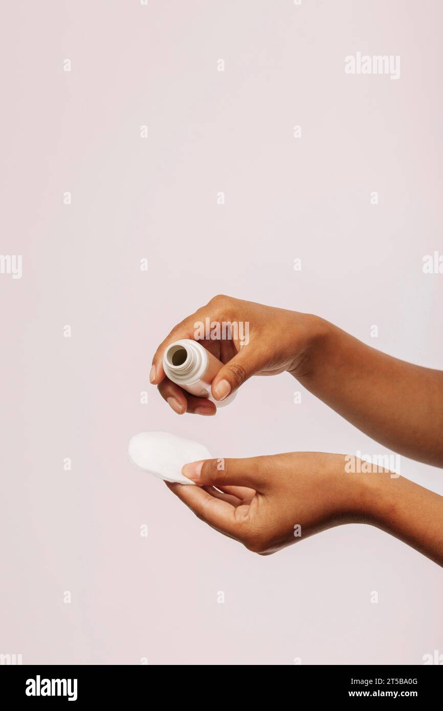 Female hands cotton pad hi-res stock photography and images - Alamy