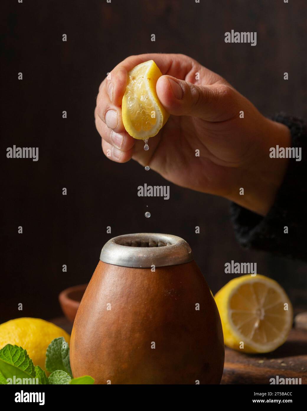 Front view hand squeezing lemon tea Stock Photo - Alamy