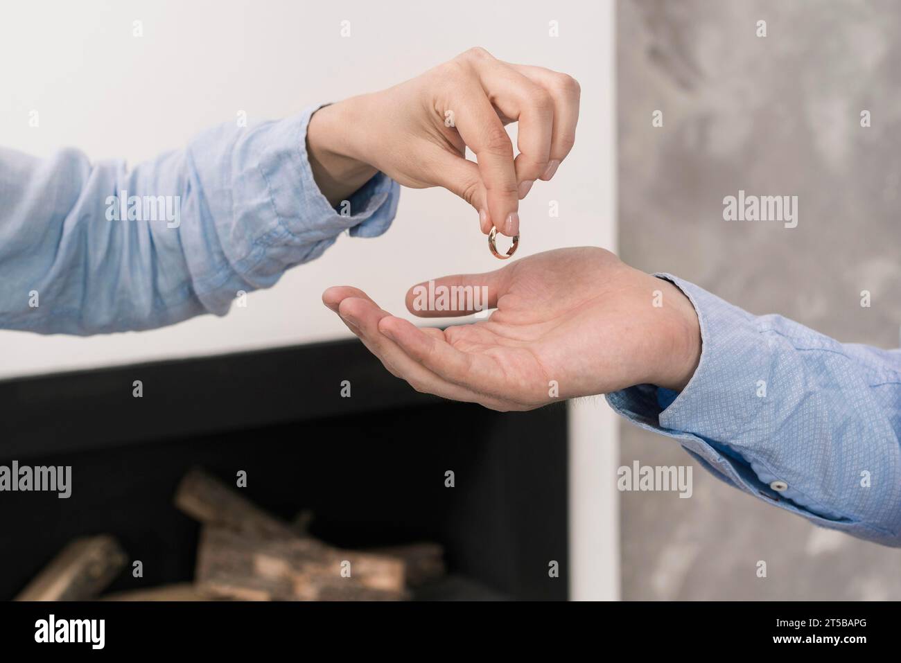Couple taking off rings hi-res stock photography and images - Alamy