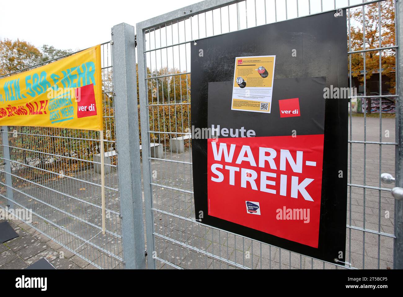 Hamburg, Germany. 04th Nov, 2023. Posters and banners hang on the fence ...